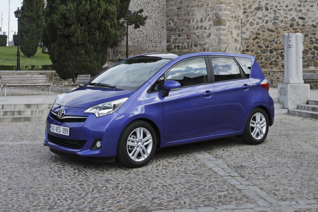 Технические характеристики Toyota Verso-S (1.3 CVT, 99 л.с.), (2010 ...