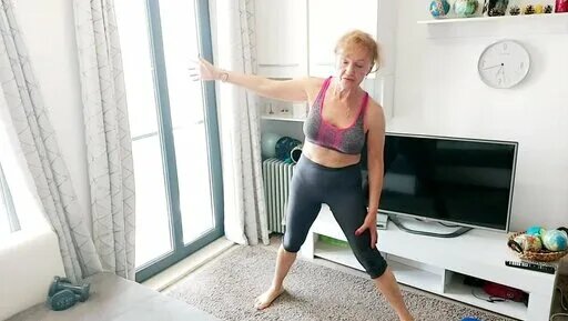 Простые упражнения для растяжки мышц спины избавления от скованности и боли Смотреть онлайн