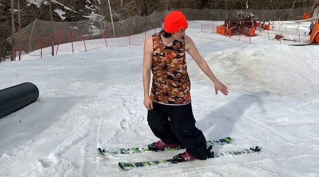 Как сделать начинающему вращение на горных лыжах из задней стойки свич