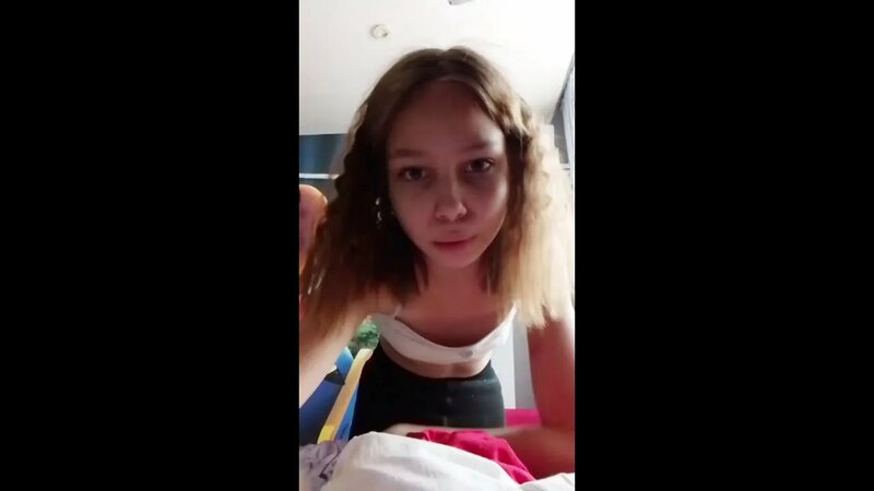 Красивая девушка ведёт трансляцию Смотреть онлайн в поиске Яндекса по Видео