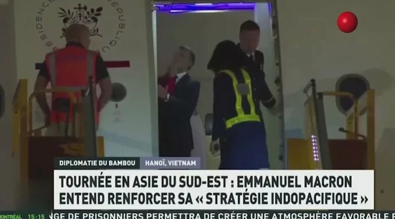 Жена ударила Макрона по лицу у всех на глазах Визит во Вьетнам президента Франции начался со