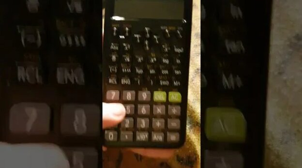 Лучший калькулятор для ЕГЭ по физике в 2023 / Распаковка Casio fx-82ES ...