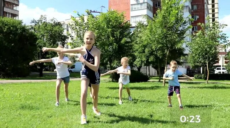 Утренняя зарядка для детей и подростков Смотреть онлайн в поиске