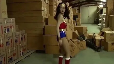 Woman superheroine Wonder woman Korean Defeat Gangster Protect Weak Man Korean Girl Version ...