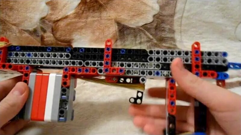 Ручной автомат из Lego Technic - Смотреть онлайн в поиске Яндекса по Видео