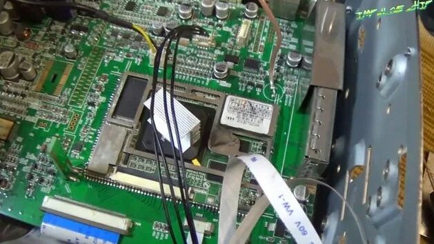 Включается ПО Желанию Автомагнитола Pioneer PI-703, иногда зависает. Плавающая поломка. Решено ...