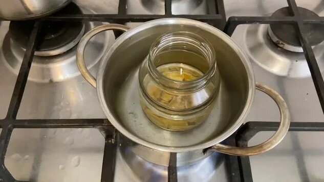 Пропитка для разделочной доски своими руками.Пчелиный воск+вазелиновое ...