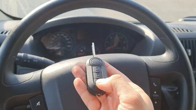 Ключ Ситроен Джампер сделать дубликат чип ключа зажигания в Минске Citroen Jumper купить ключ