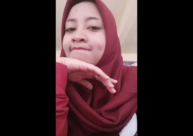 jilbab ngewe asyik sama pacar di kos