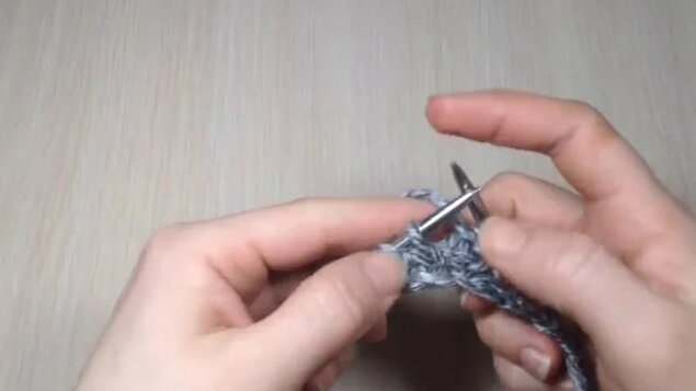Шапка английской резинкой спицами по кругу без шва мастер класс Супер