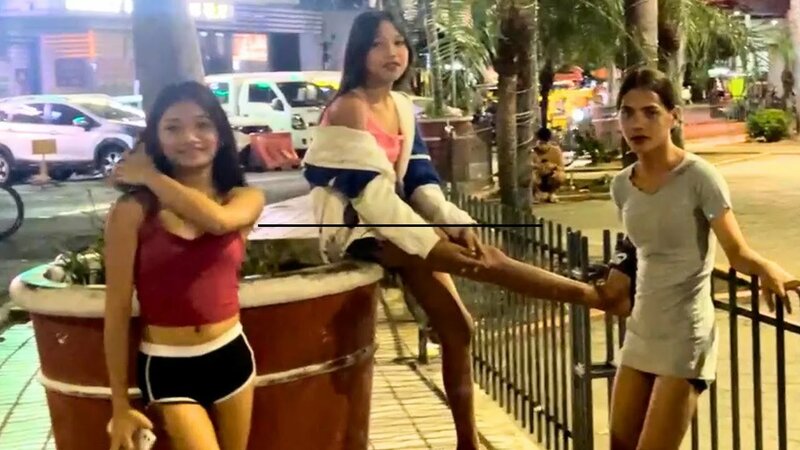 Ladyboys Street Kids Manila Nightlife | how many ladyboys are in this video?