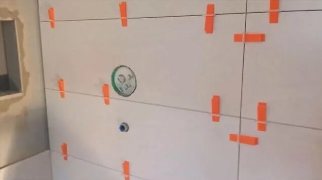 Плитка сверху вниз и плитка снизу вверх в одной ванной комнате Смотреть онлайн в поиске