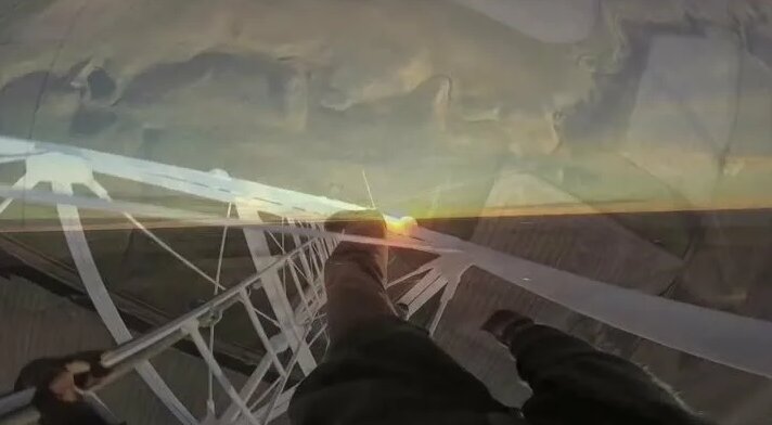 World's Tallest TV Tower Climb without Safety Equipment (475m) - Смотреть онлайн в поиске ...