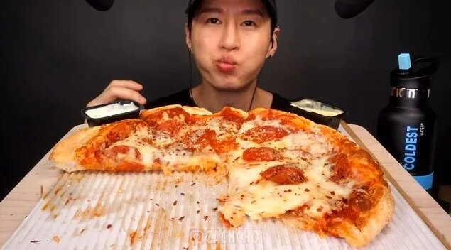 ASMR Extra Cheesy Pepperoni Pizza Mukbang (No Talking) Eating Sounds | Zach Choi ASMR - Смотреть ...