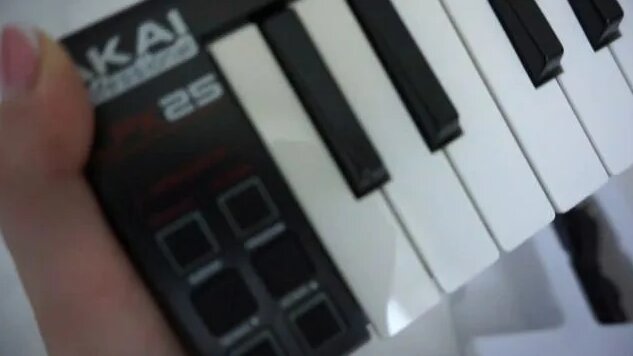 Обзор MIDI-клавиатуры AKAI LPK 25 / Самая дешёвая и бюджетная миди-клавиатура - Смотреть онлайн ...