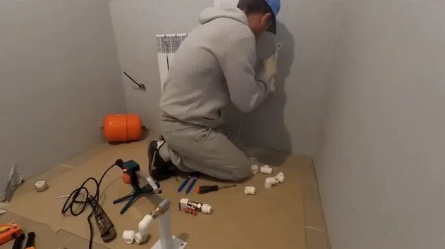 Установка электрокотла, циркуляционного насоса, расширительного бака ...