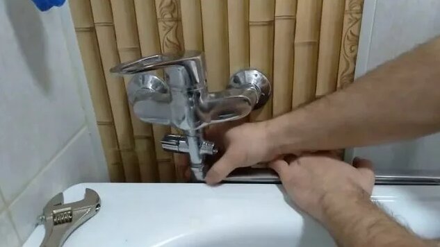 Протекает гусак в ванной как сделать быстрый ремонт гусака смесителя ...