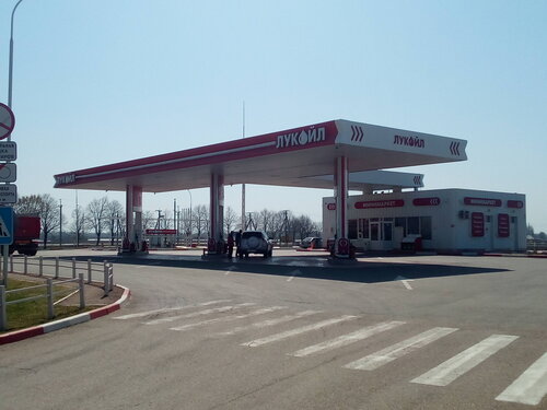 Benzin istasyonu Lukojl, Adıge Cumhuriyeti, foto