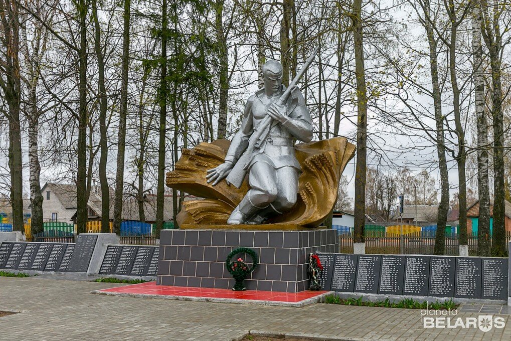 Park, sokak heykeli Братская могила, Mogiliovskaya oblastı, foto