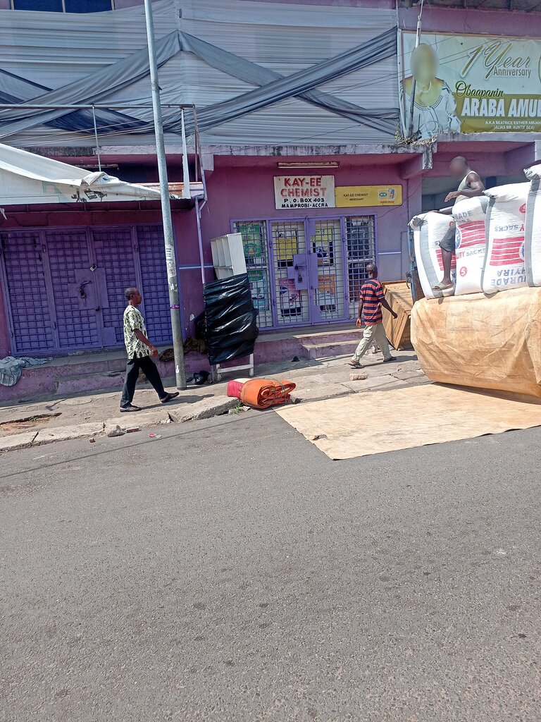 Eczaneler Kay-Ee Chemist, Akra, foto