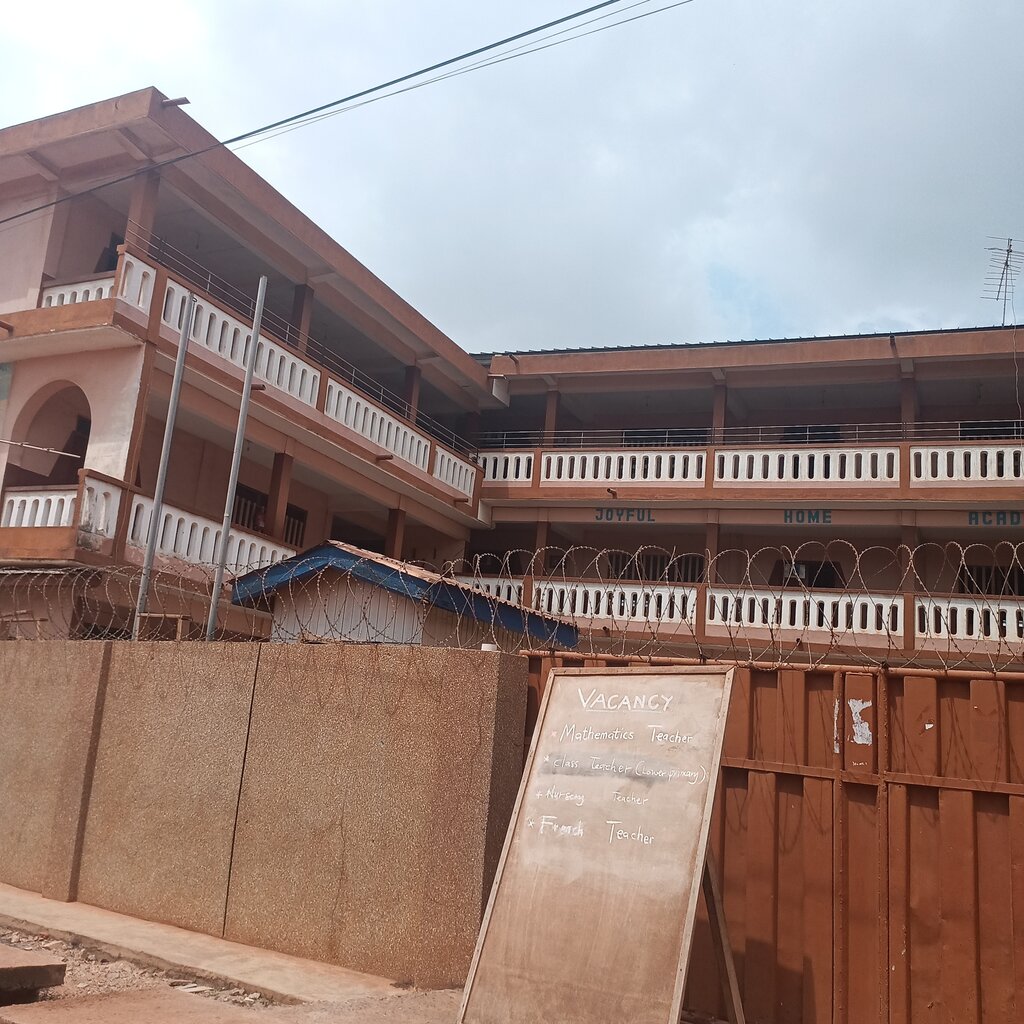 Ortaokul Joyful Home Academy, Akra, foto