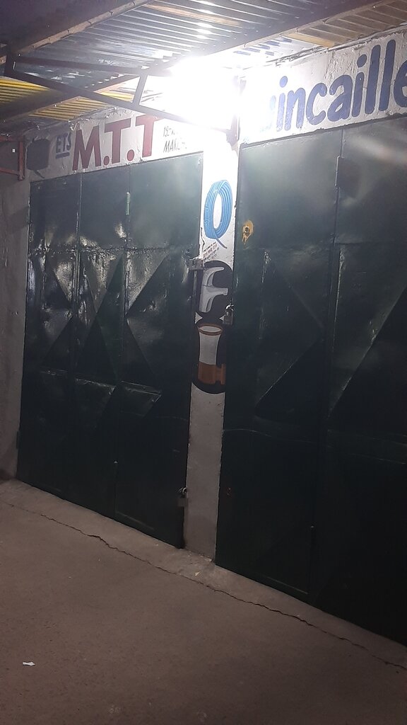 Yapı mağazası Ets M. T. T, Brazzaville, foto
