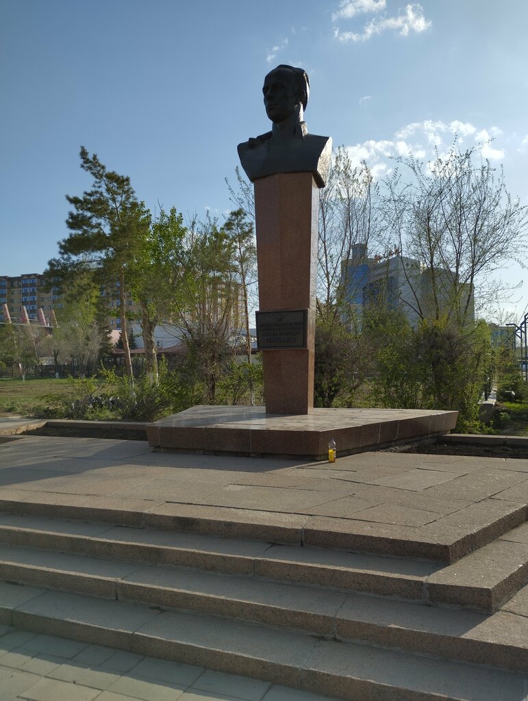 Anıt, heykel Monument to Viktor Ivanovich Patsaev, Aktöbe, foto