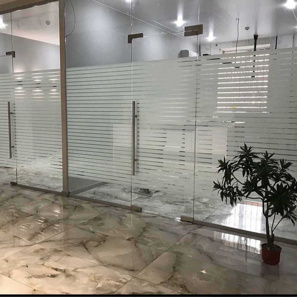 Pencerelerin, balkonların renklendirilmesi НоваТон, İrkutskaya oblastı, foto