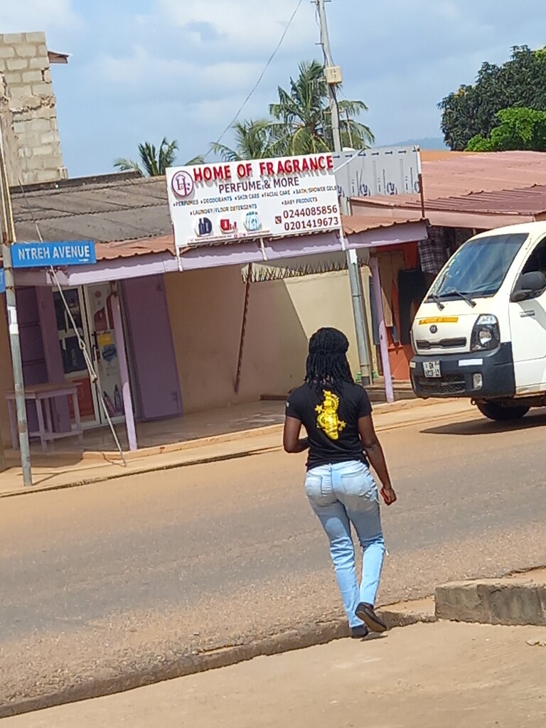 Kozmetik ve parfümeri mağazaları Home of Fragrance Perfumes & More, Dünya, foto