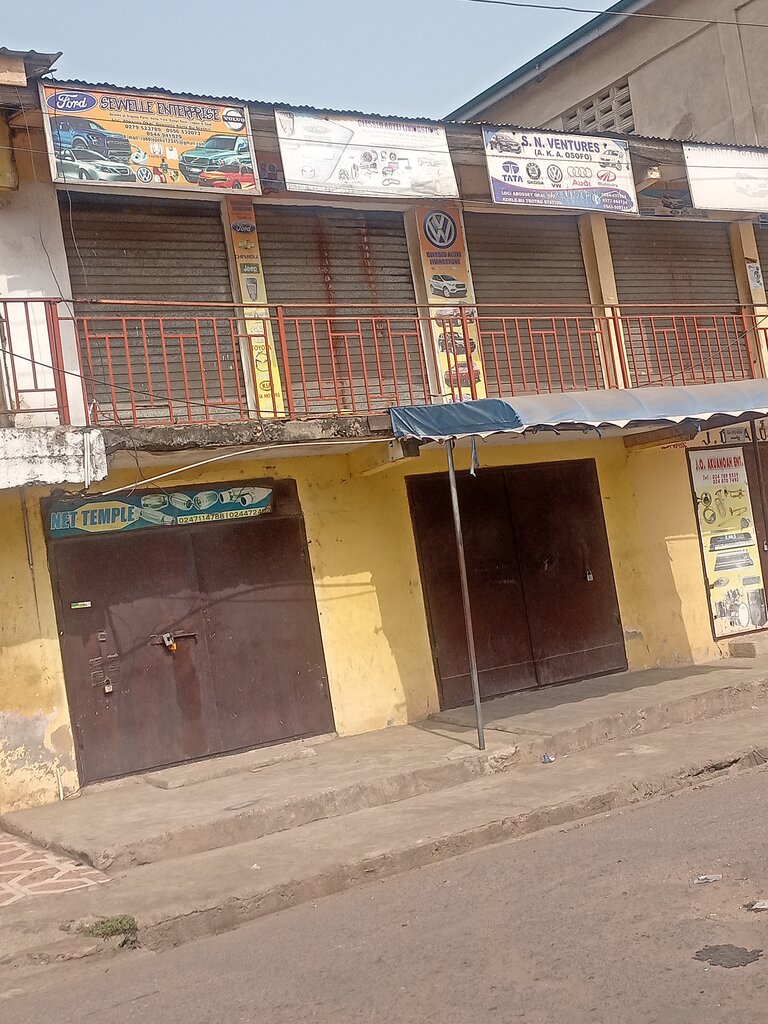 Otomobil yedek parçaları The Blessed Agyei Ent, Akra, foto