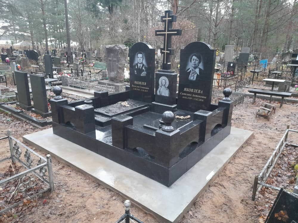 Heykel ve mezarlık taşı üreticileri LenPamyatnik, Saint‑Petersburg, foto