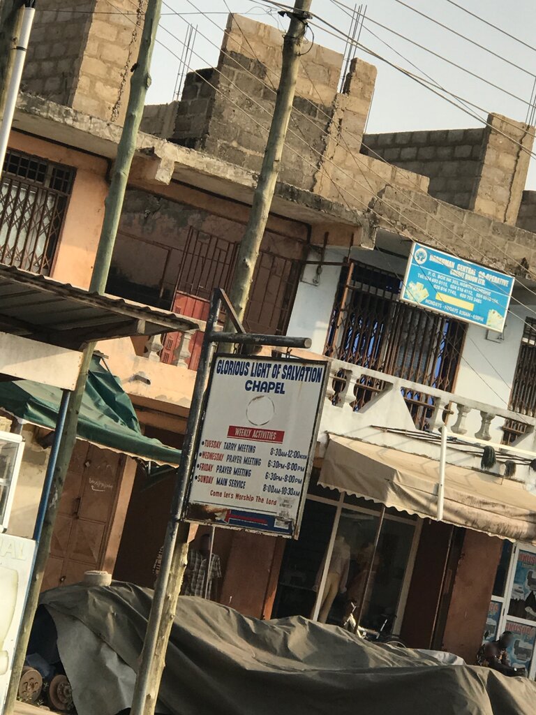 Protestan kilisesi Glorious Light Of Salvation Chapel, Akra, foto