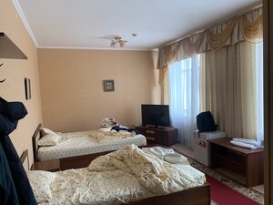 Mıraj (Mіrjaqyp Dulatuly kóshesі No:267, Kostanay), otel  Kostanay'dan