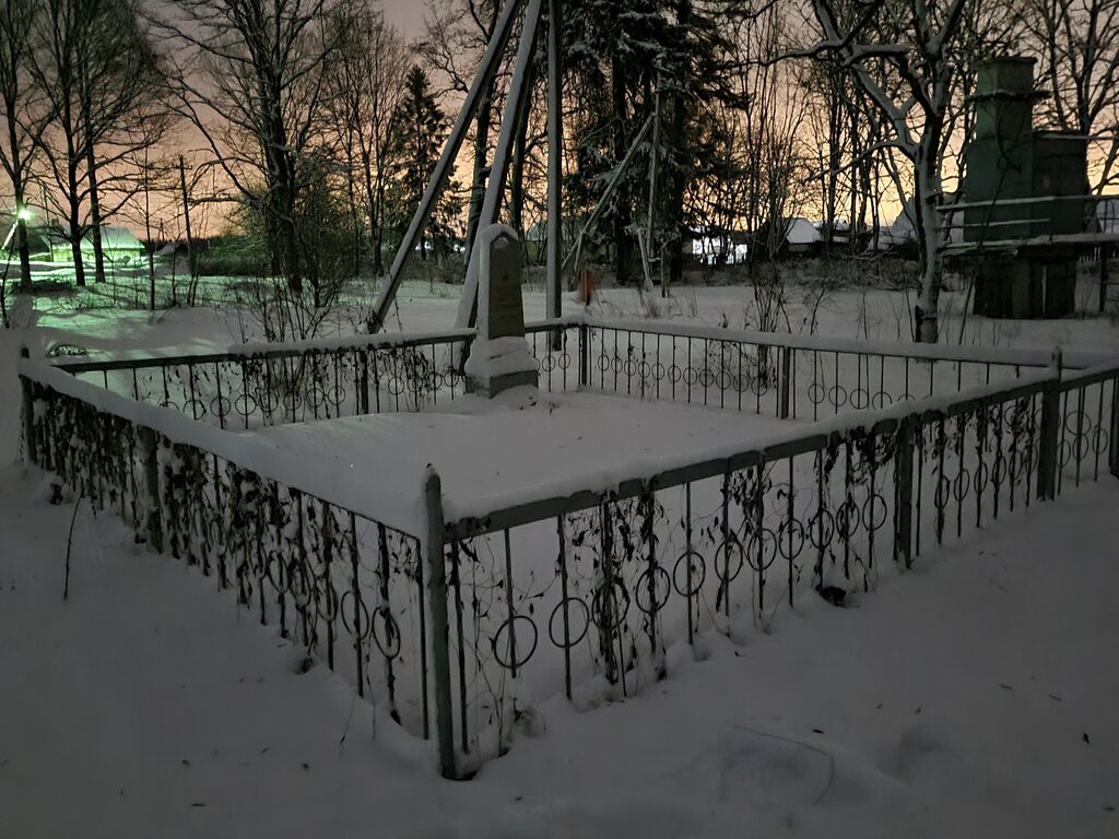Anıt, heykel Советским воинам, павшим в боях за Родину, Saint‑Petersburg ve Leningradskaya oblastı, foto