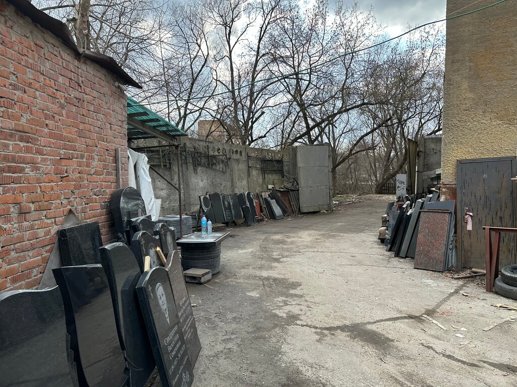 Heykel ve mezarlık taşı üreticileri Davtyan A.S., Kaluga, foto