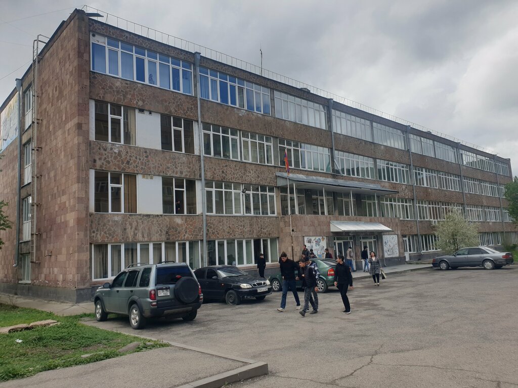 Yüksekokul Kotayk Regional State College, Hrazdan, foto