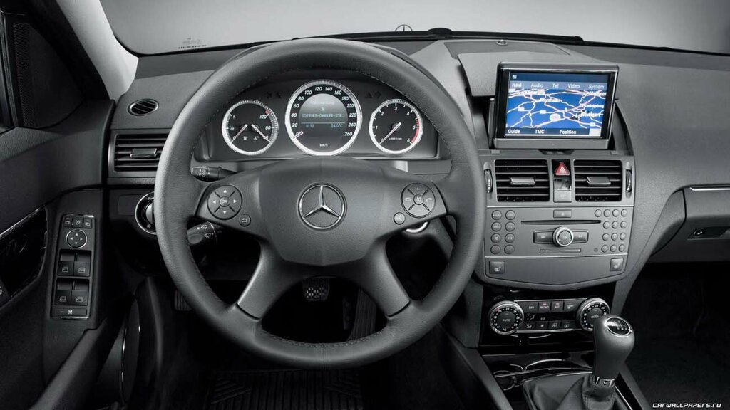 Otomobil yedek parçaları Matsuda Motors Fzco, Dubai, foto