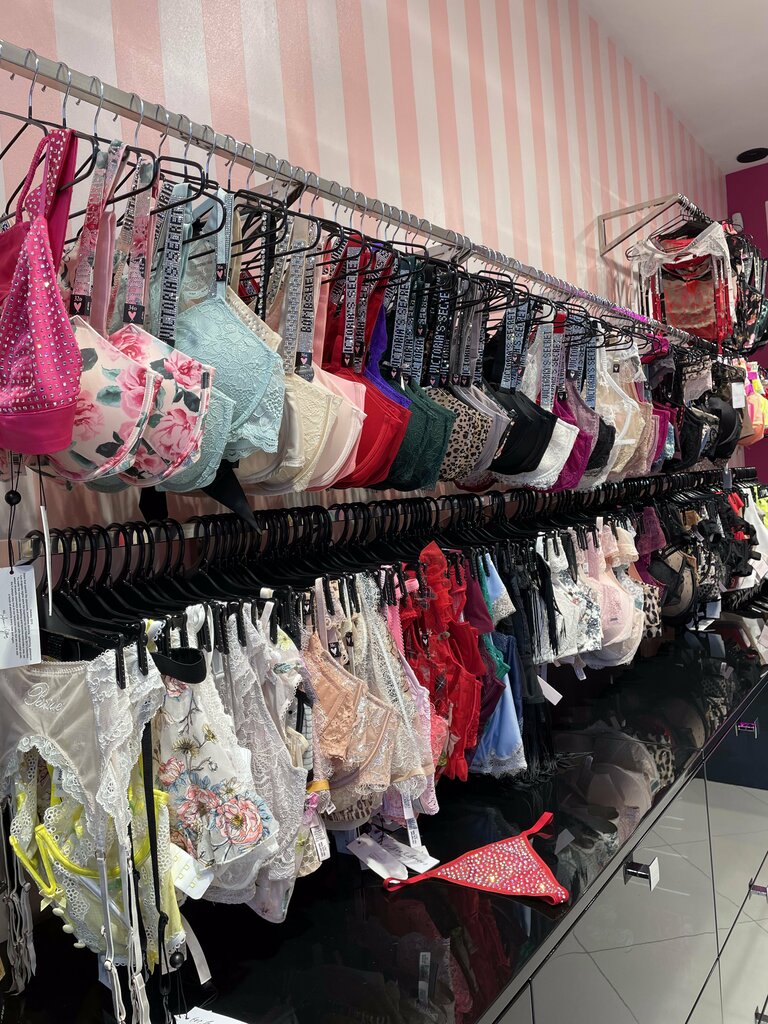 i̇ç giyim ve mayo mağazası Victoria's Secret, Yalta, foto