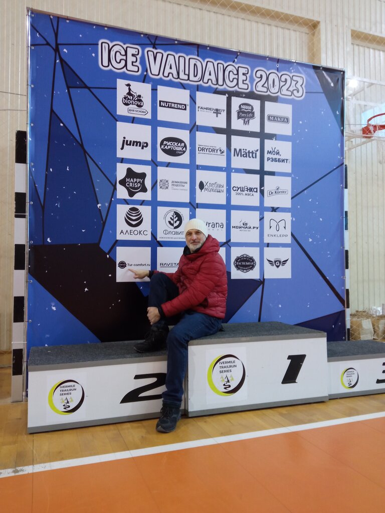 Çok amaçlı spor tesisleri Fizkul'turno-sportivnyy tsentr, Valday, foto