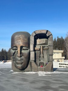 Памяти жертв политических репрессий (Sverdlovsk Region, Yekaterinburg, VIZ Urban Housing District), anıt, heykel  Yekaterinburg'dan