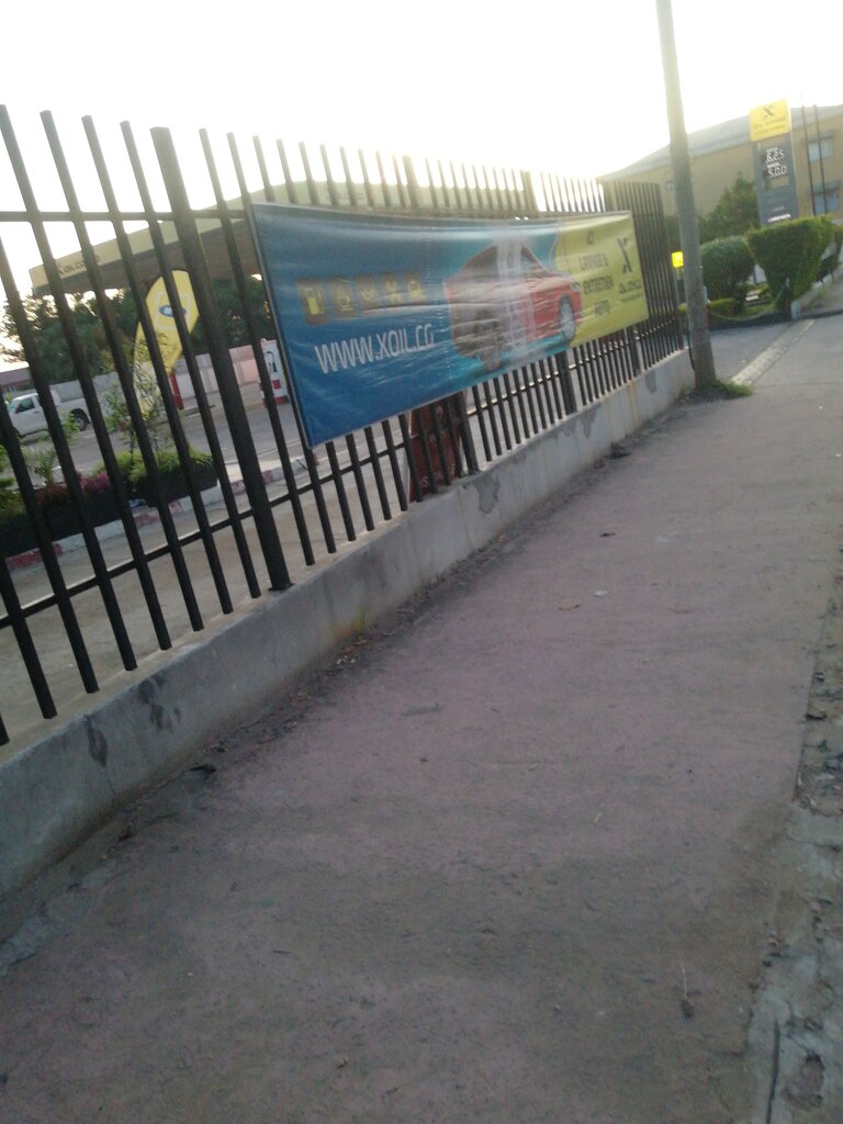 Otomobil servisi Xoil, Brazzaville, foto