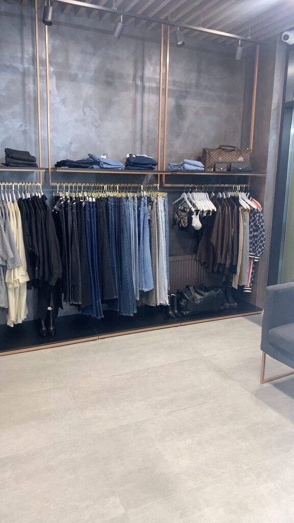 Giyim mağazası Ideal base, Tiumen, foto