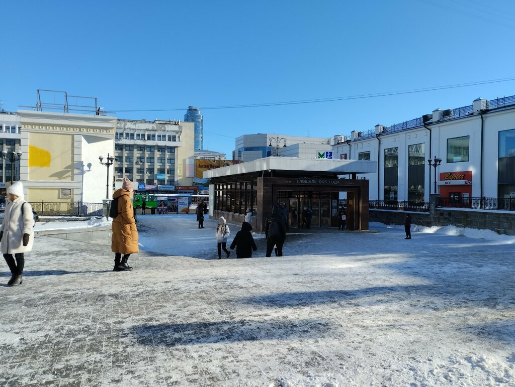 Toplu taşıma yönetimi ve bakımı Площадь 1905 года, вход метро № 1, Yekaterinburg, foto