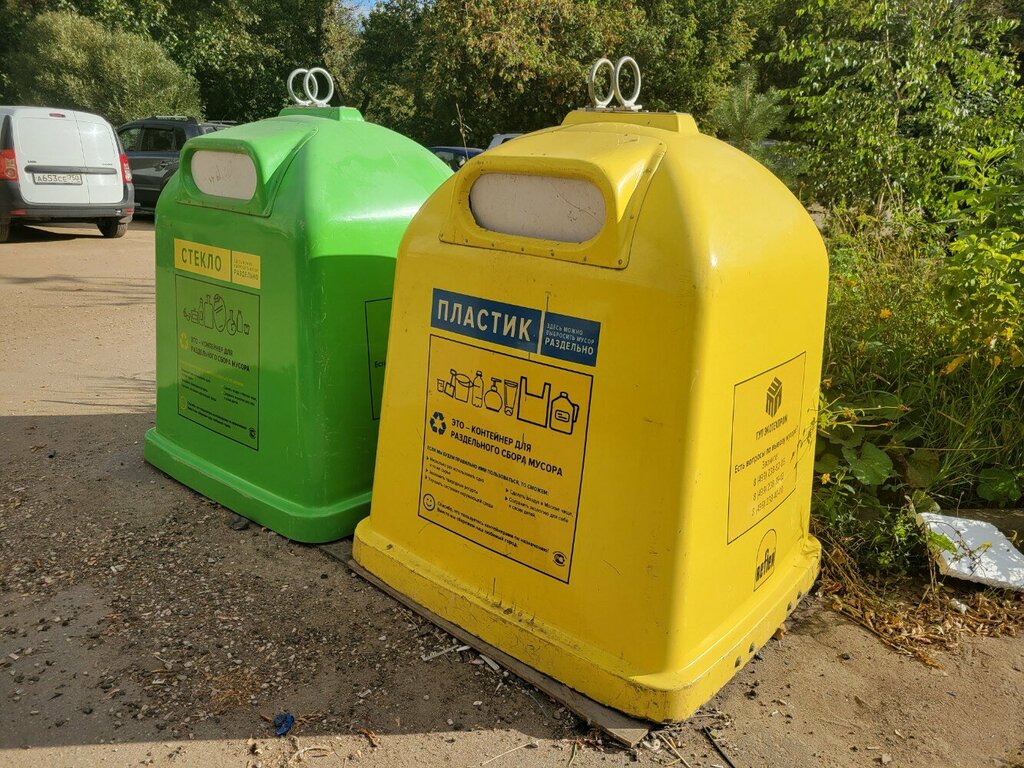 Ayrı çöp toplama noktası Контейнер для вторсырья, Moskova, foto