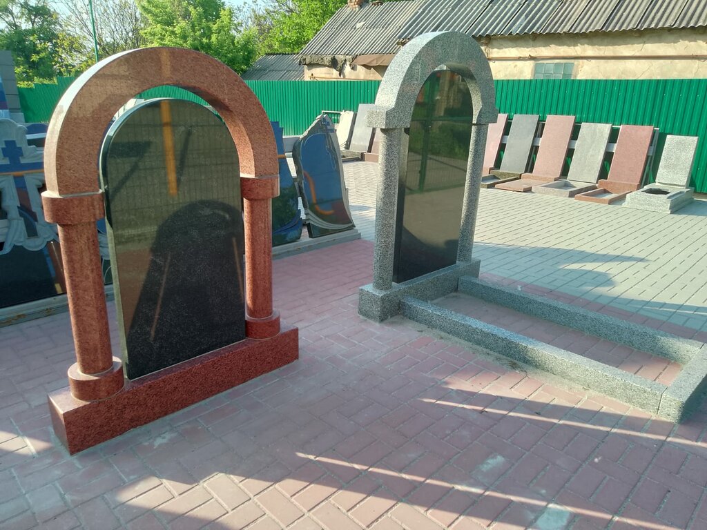 Heykel ve mezarlık taşı üreticileri Староминский памятник, Şahty, foto