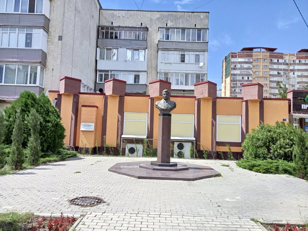 Anıt, heykel Герою России Вячеславу Михайловичу Евскину, Anapa, foto