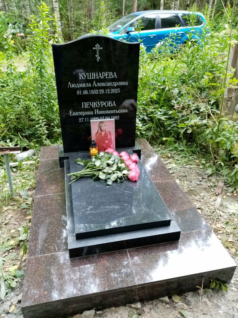 Heykel ve mezarlık taşı üreticileri Monolit Pamyatniki, İvanovo, foto