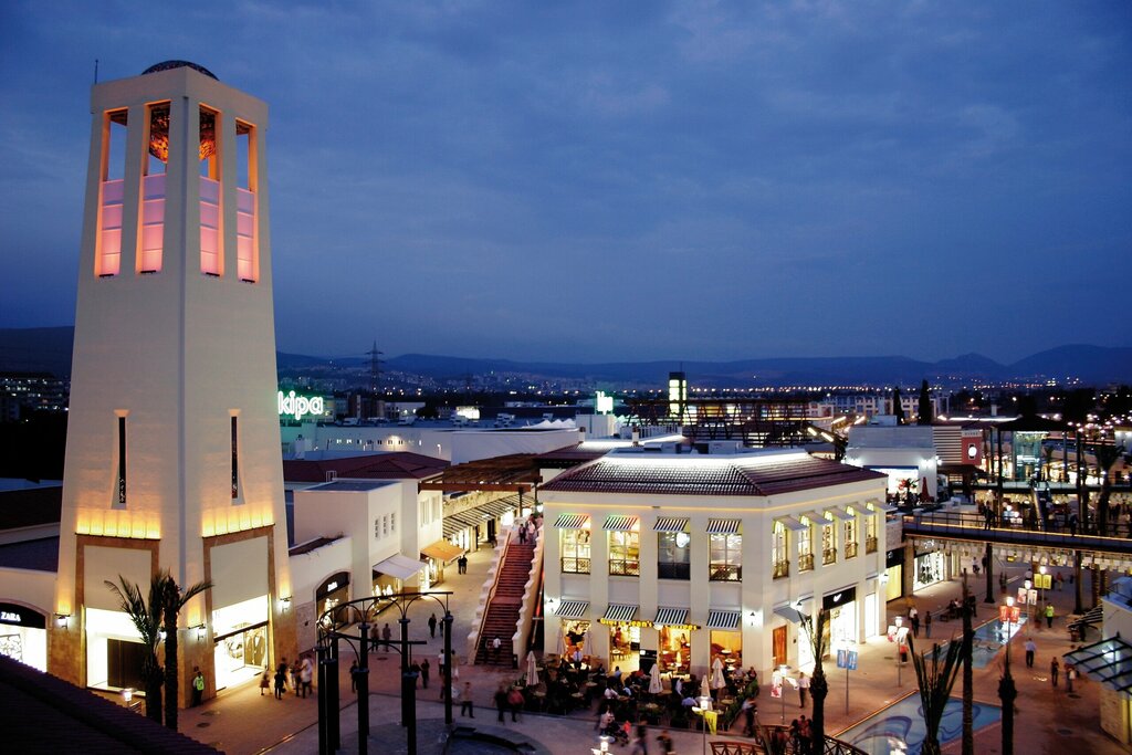 Emlak ofisi Gür Kardeşler Emlak Ofisi, İzmir, foto