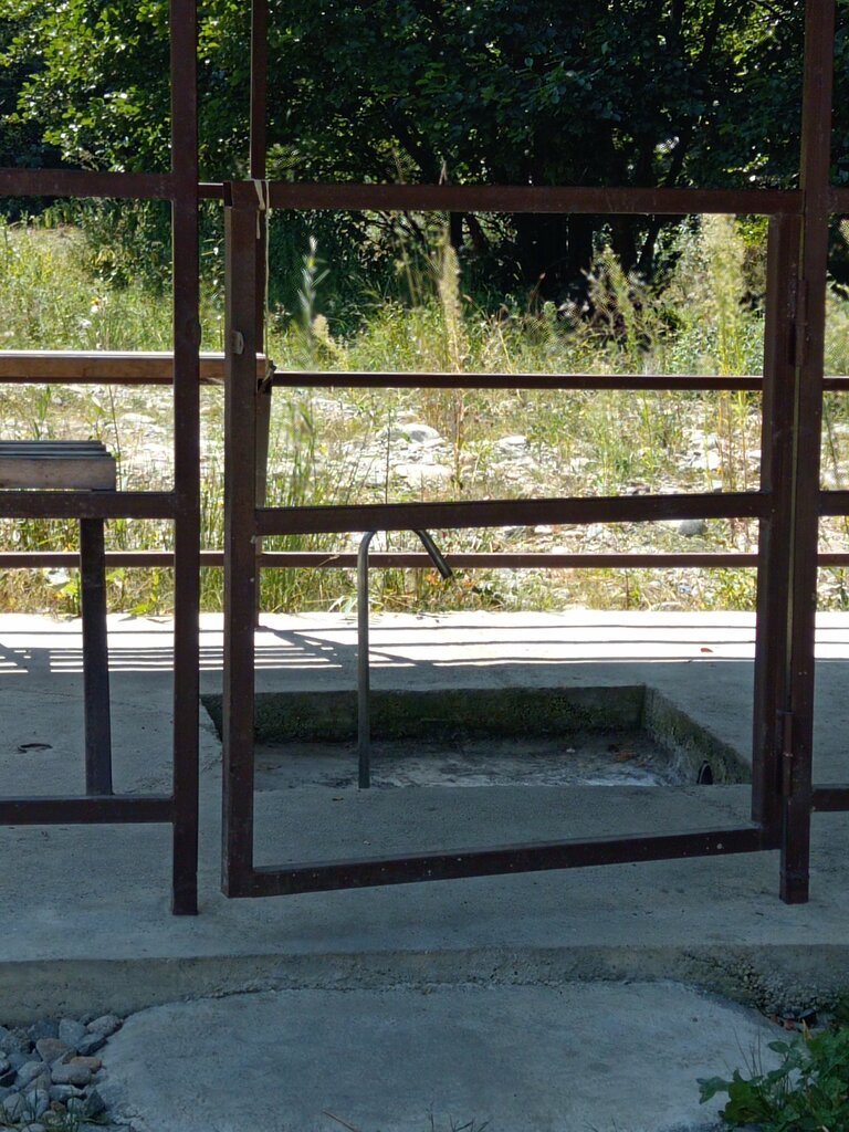 Pınar, çay Spring, stream, Karaçay‑Çerkez Cumhuriyeti, foto