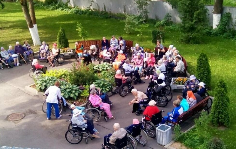 Huzurevi, bakımevi Rodnye lyudi, Gatchina, foto